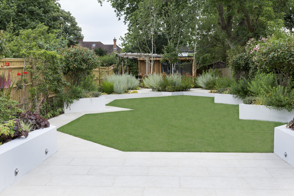 An outstanding geometric modern garden - Modern - Landscape - London ...