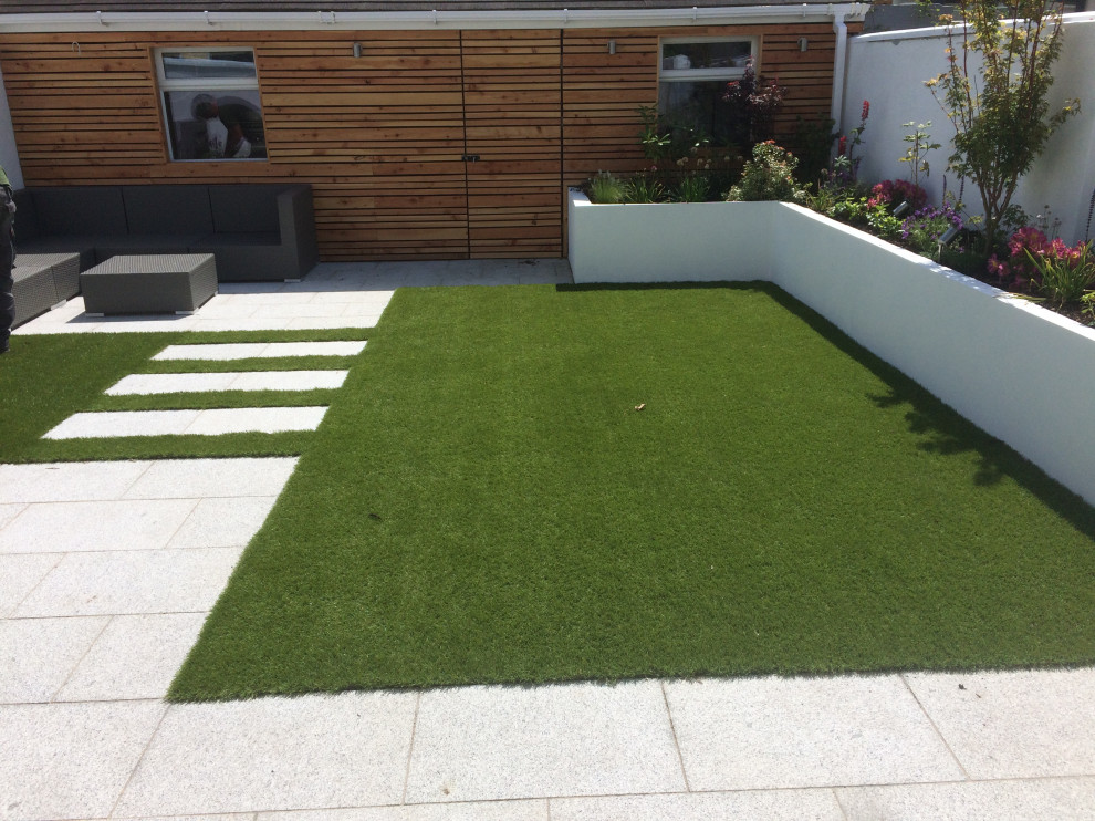 Artificial lawn with stepping stones - Contemporary - Landscape ...
