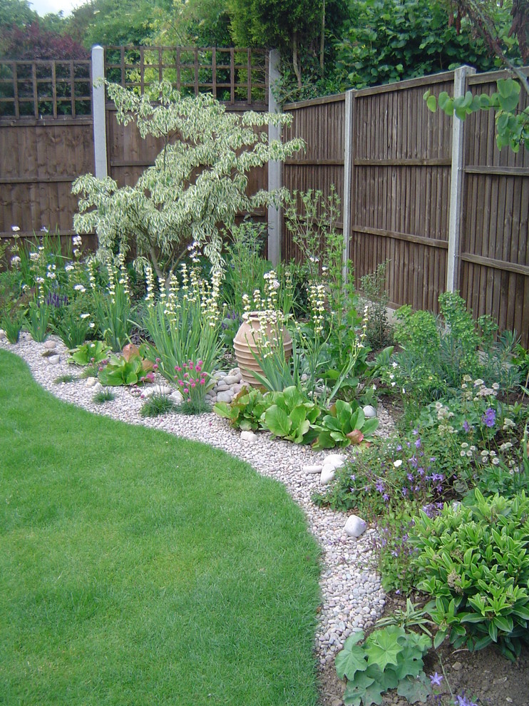 Back Garden Border with Water Feature - Garden - Hertfordshire - by ...