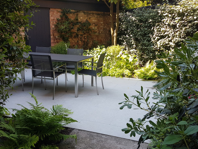 Chiswick Triangular Garden - Contemporary - Patio - London - by ...