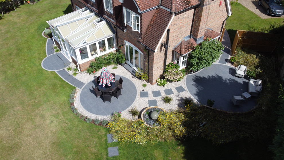 Circular Designs with Individual Seating Areas - Contemporary ...