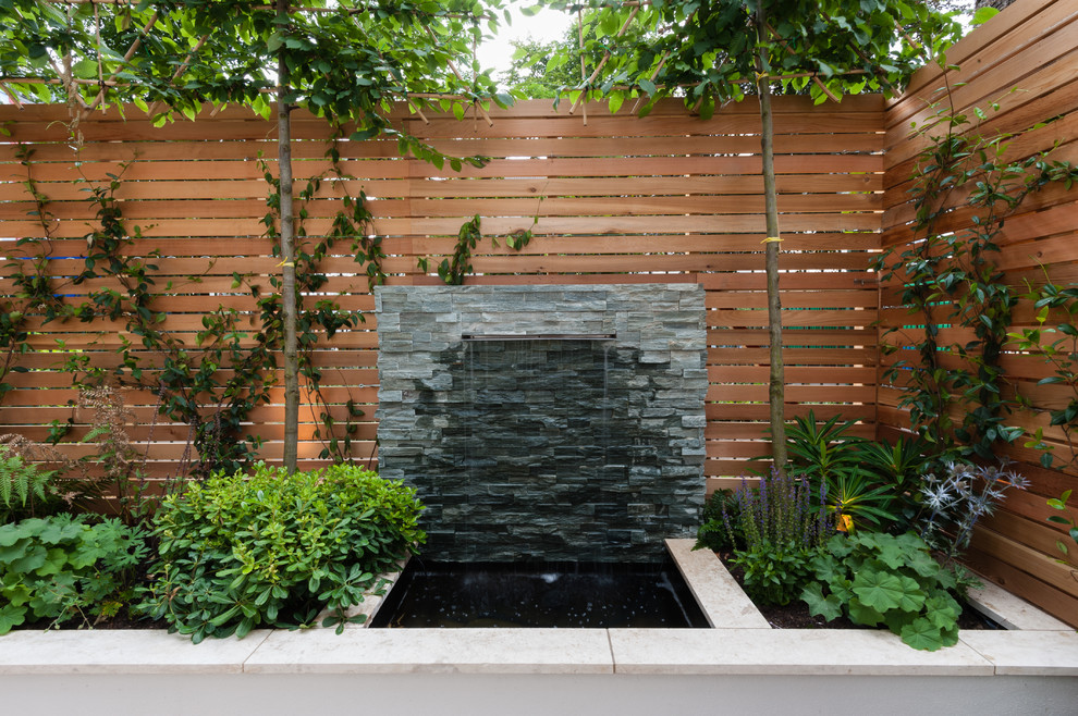 Contemporary Courtyard with Water Feature - Contemporary - Landscape ...