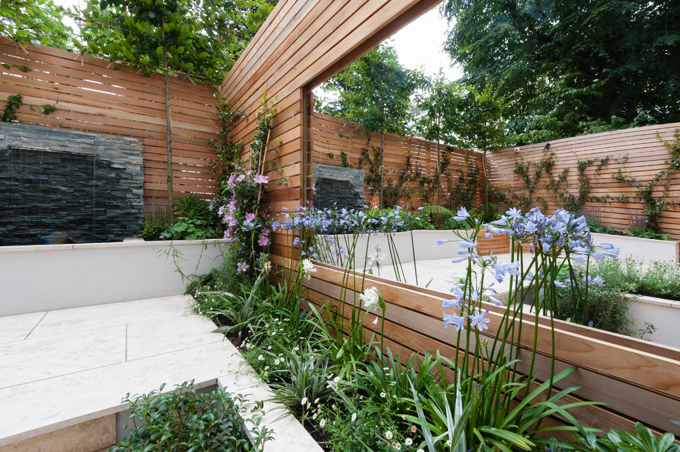 Contemporary Courtyard with Water Feature - Contemporary - Garden ...