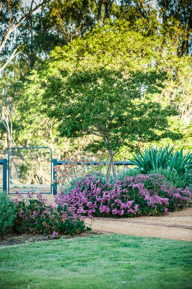 Country Garden - Farmhouse - Landscape - Sydney - by Outscape | Houzz