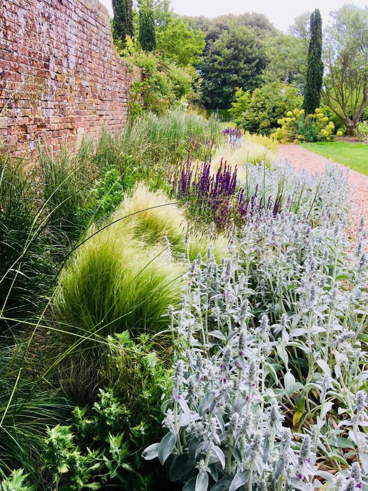 Country Garden with a Naturalistic Planting Scheme - Country - Garden ...