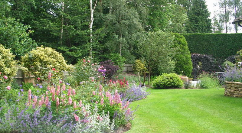 Country gardens - Farmhouse - Landscape - Surrey - by Rebecca Webb ...
