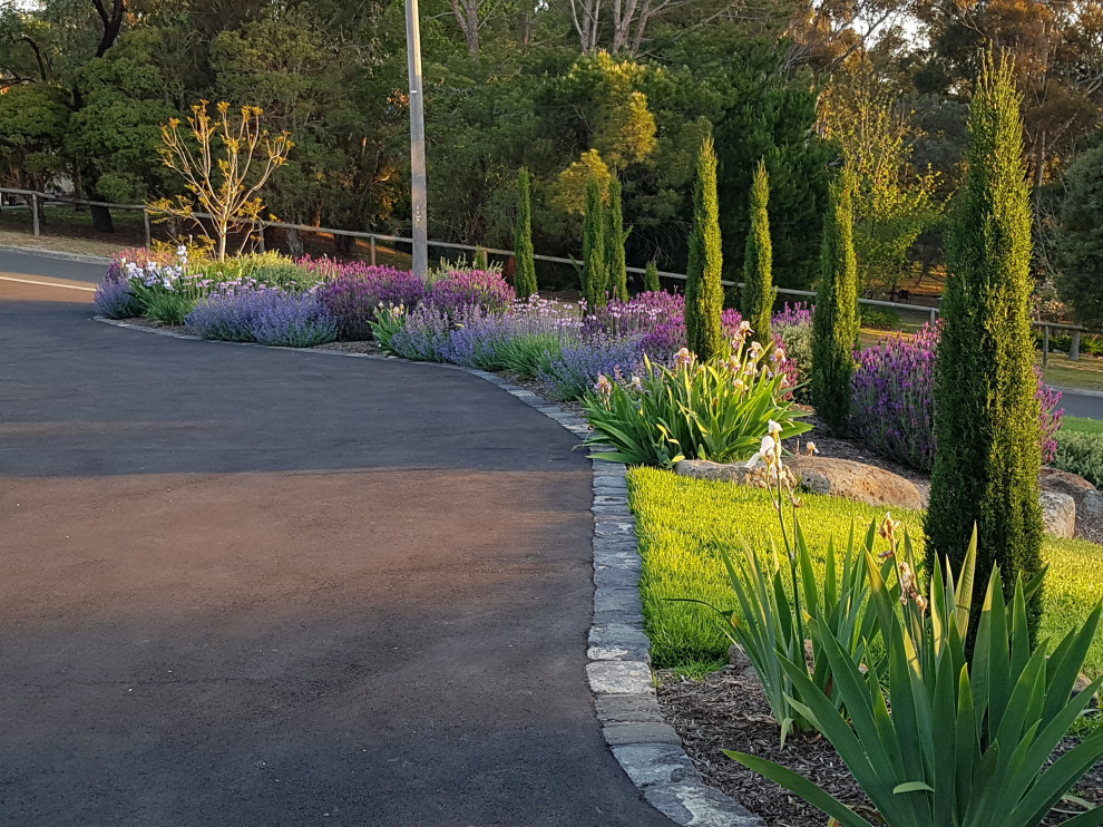 Country Style - Farmhouse - Landscape - Melbourne - by MG Gardens | Houzz