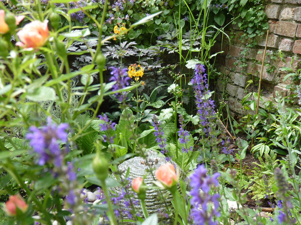 Courtyard of period cottage, Rye - Traditional - Landscape - Sussex ...