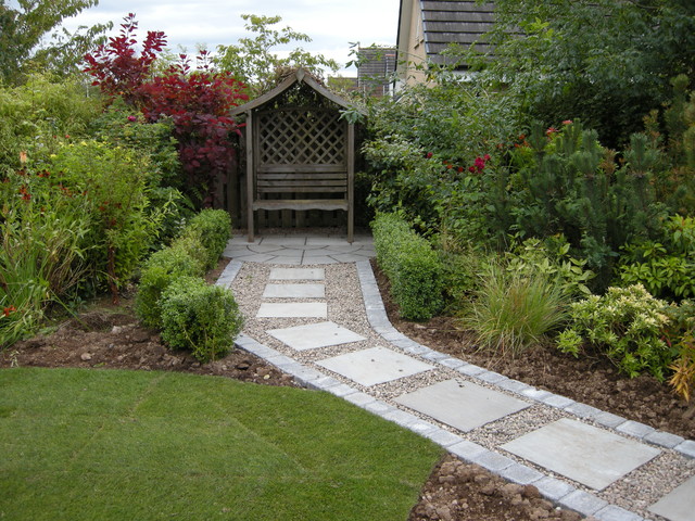 Curved Flagstone Walkway How To Lay A Curved Paver Walkway At Home