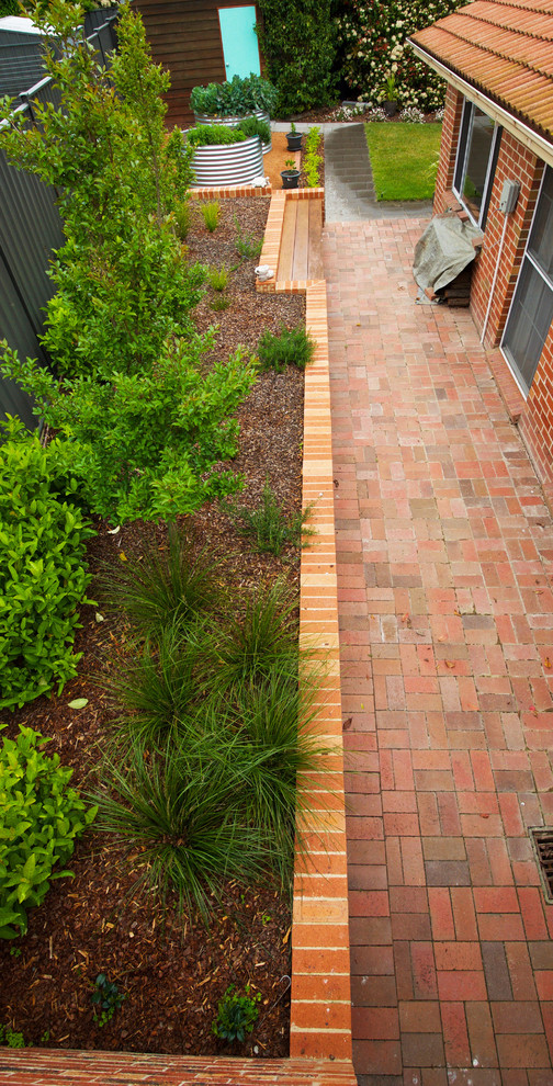 Fenston Pl, Gilmore - Traditional - Landscape - Canberra - Queanbeyan ...