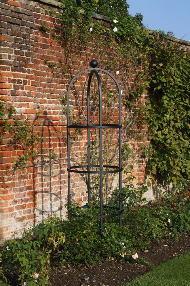 Harrod Steel Round Obelisks - Matt Black ARC-128 - Traditional ...