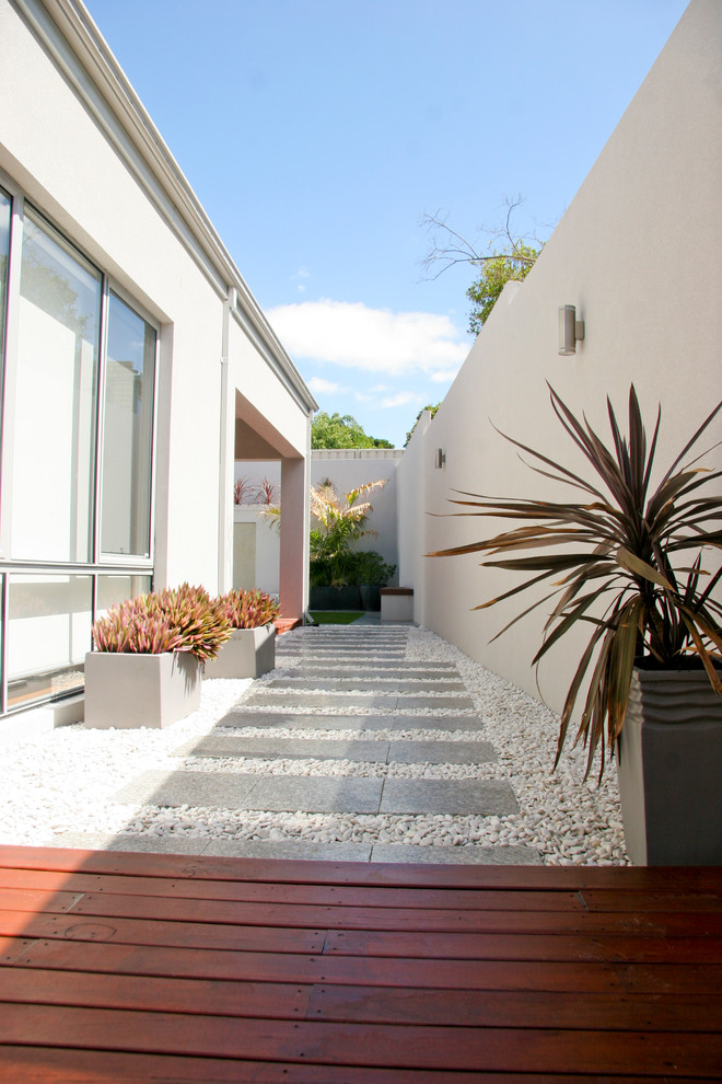 House side - Contemporary - Landscape - Perth - by Despina Design | Houzz