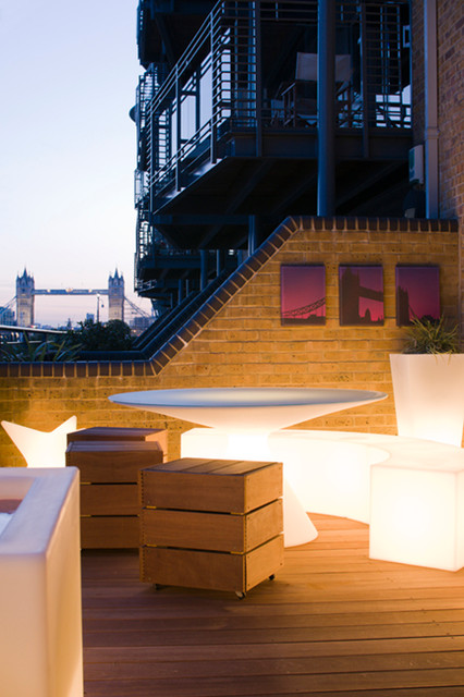 Illuminated funky dining area - Contemporary - Garden - London - by ...