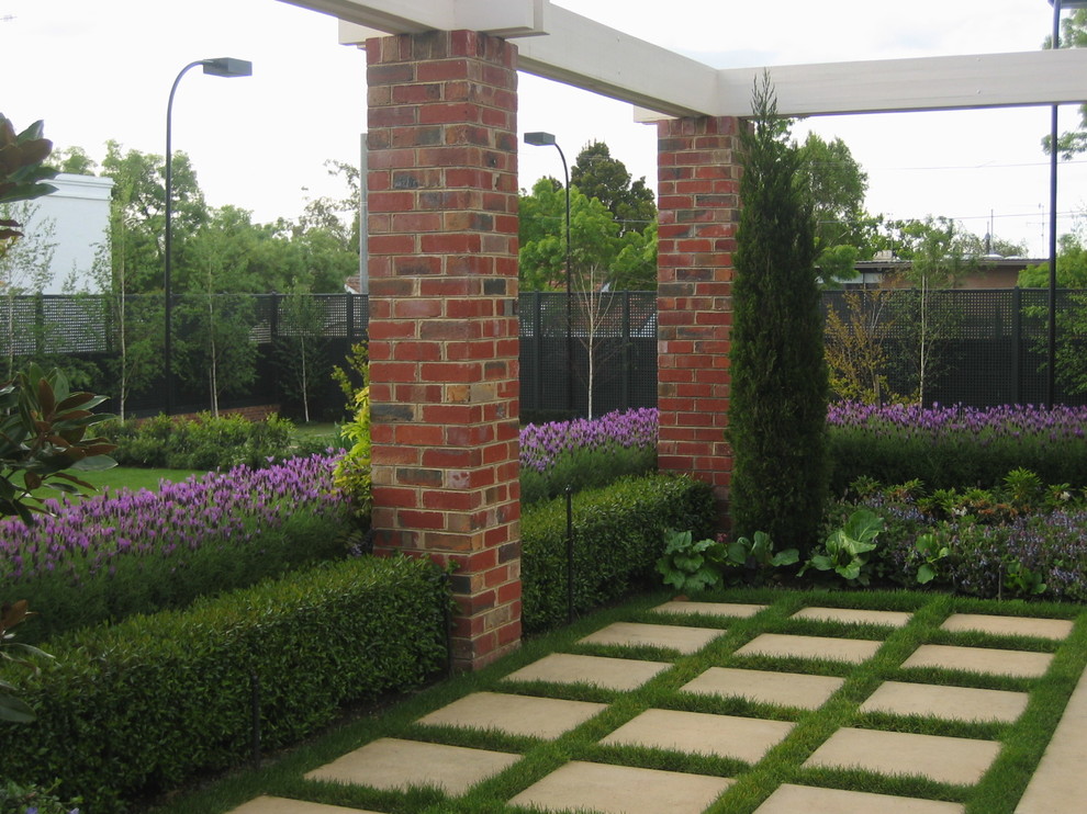 Landale Rd - Toorak - Traditional - Landscape - Melbourne - by Robert ...