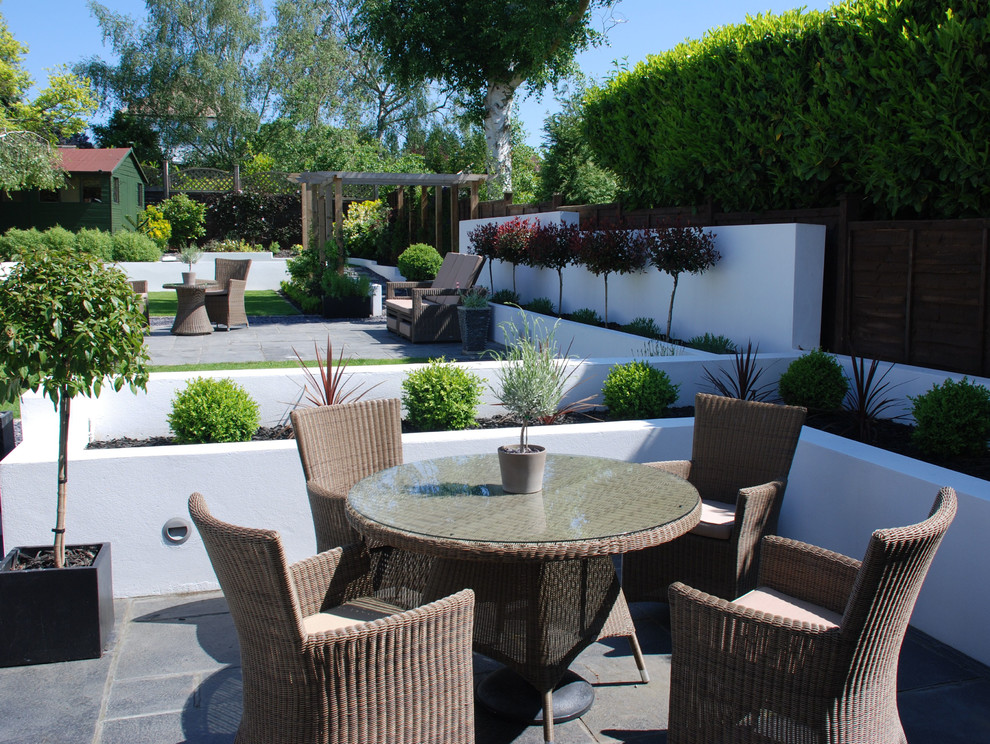 Large contemporary garden - Contemporary - Patio - Hertfordshire - by ...