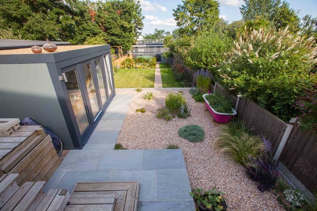 Long terraced garden - Contemporary - Garden - Hampshire - by Simon ...