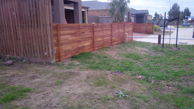 Merbau Screening to enclose YOUR space. - Moderne - Jardin - Melbourne ...