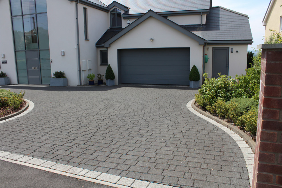 Modern Block Paved Driveway - Moderne - Jardin - Autres périmètres ...