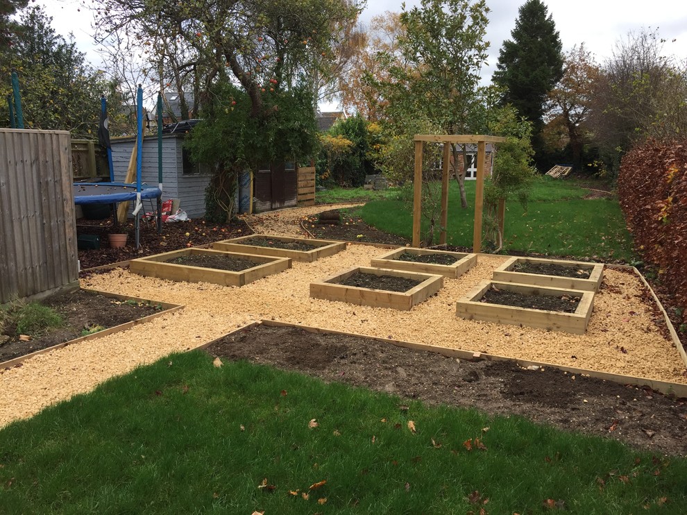 Oxford Rear Garden - Traditional - Landscape - Oxfordshire - by ...