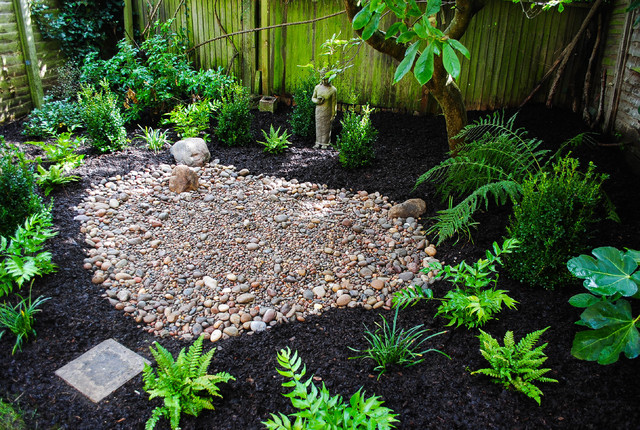 Pebble Pool - Jardin - Londres - par Midori Gardens | Houzz
