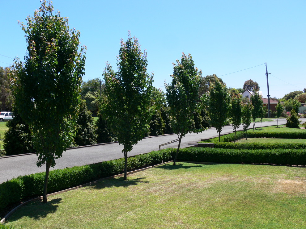 Penny's Garden - Traditional - Landscape - Geelong - by Timandra Design ...