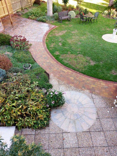 Porcelain and Decorative Paving - Classique - Jardin - Oxfordshire ...