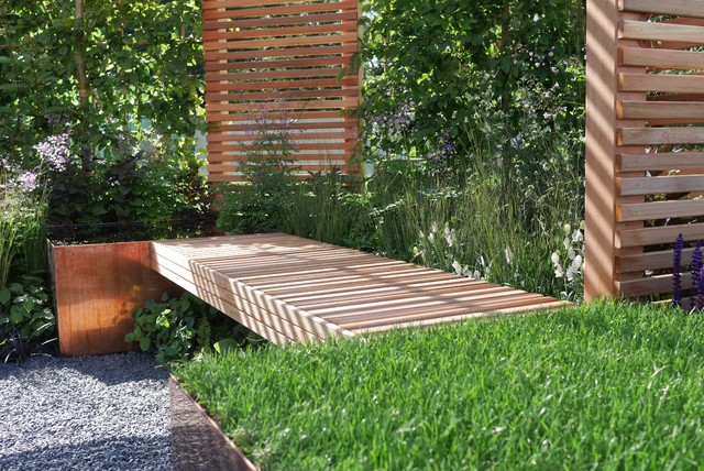 RHS award winning garden uses slatted screens - Contemporary - Garden ...