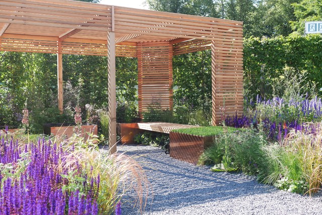 RHS award winning garden uses slatted screens - Contemporary - Garden ...