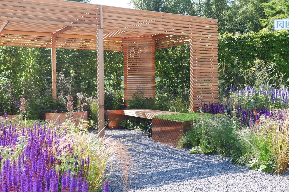 RHS award winning garden uses slatted screens - Contemporary - Garden ...