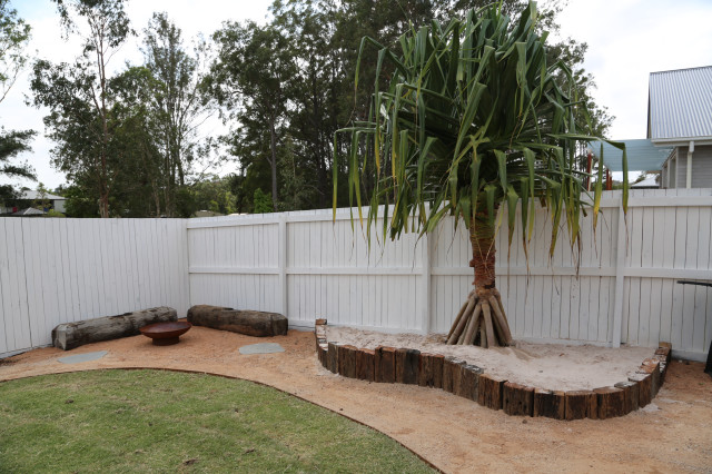 Sand pit with pandanus tree feature - Bord de Mer - Jardin - Sunshine ...
