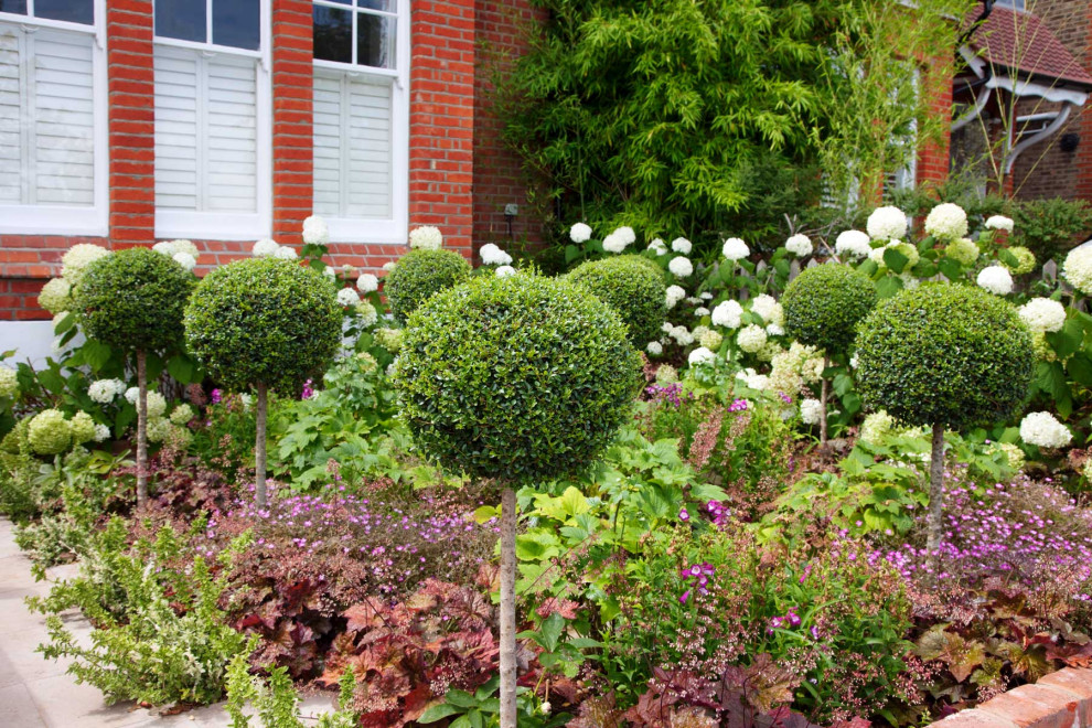 Semi-paved front garden driveway - Garden - London - by Kate Eyre ...