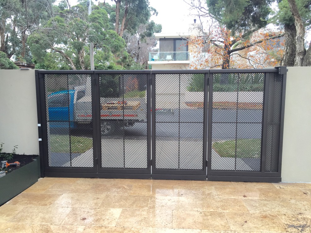 Sidturn Turning Sliding Gate - Brighton - Contemporary - Garden ...