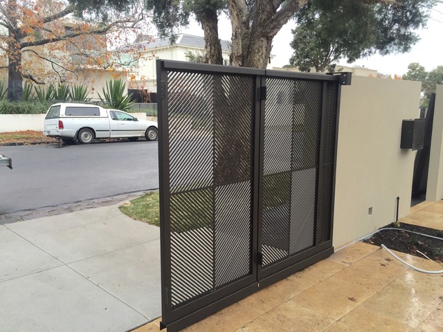 Sidturn Turning Sliding Gate - Brighton - Contemporary - Garden ...