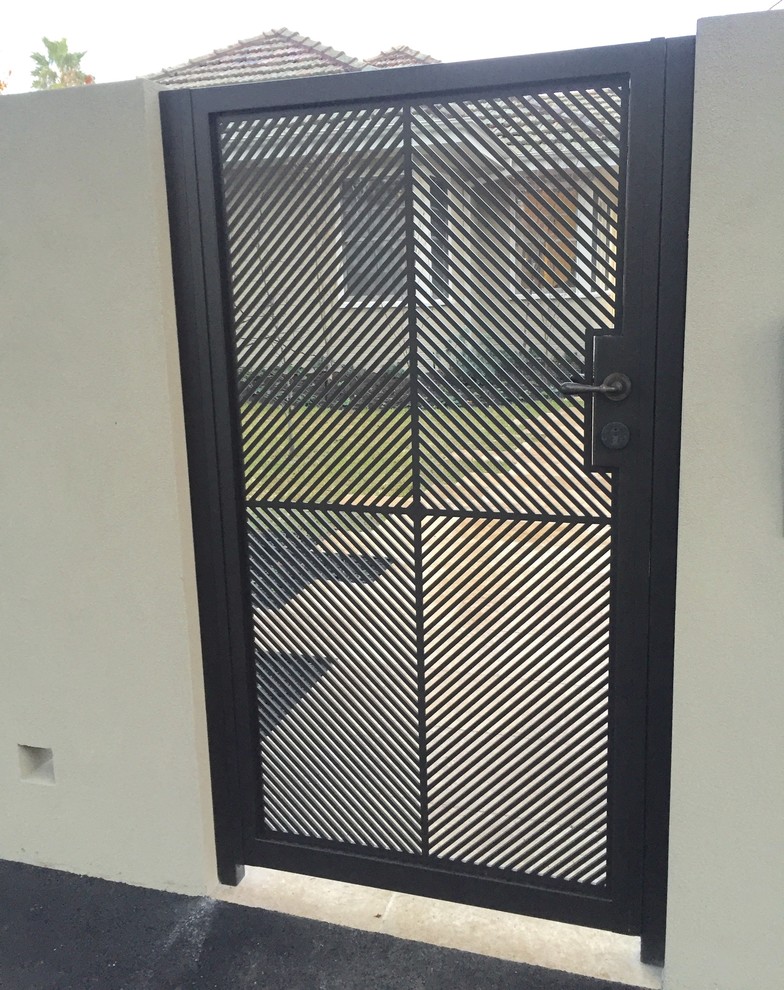 Sidturn Turning Sliding Gate - Brighton - Contemporary - Landscape ...