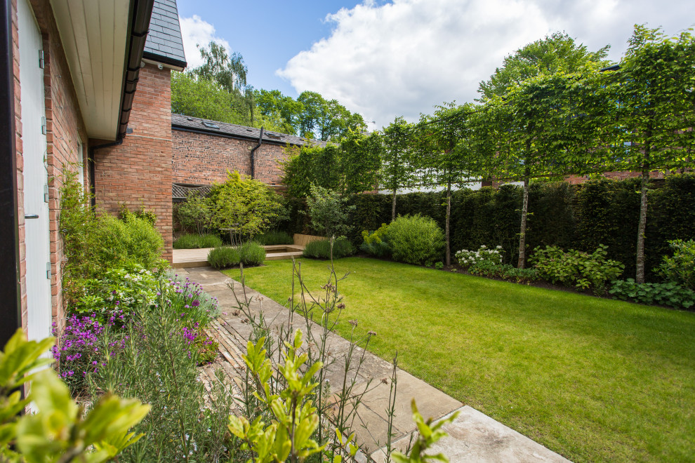 Small Courtyard in the Suburbs by Barnes Walker Landscape Architects ...