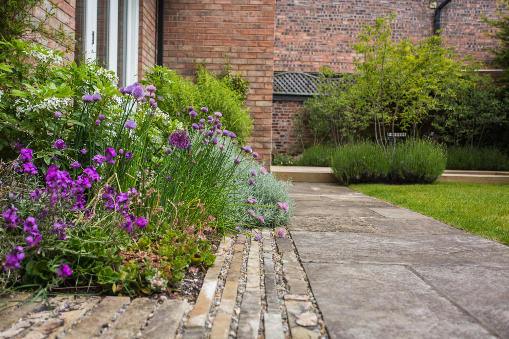 Small Courtyard in the Suburbs by Barnes Walker Landscape Architects ...