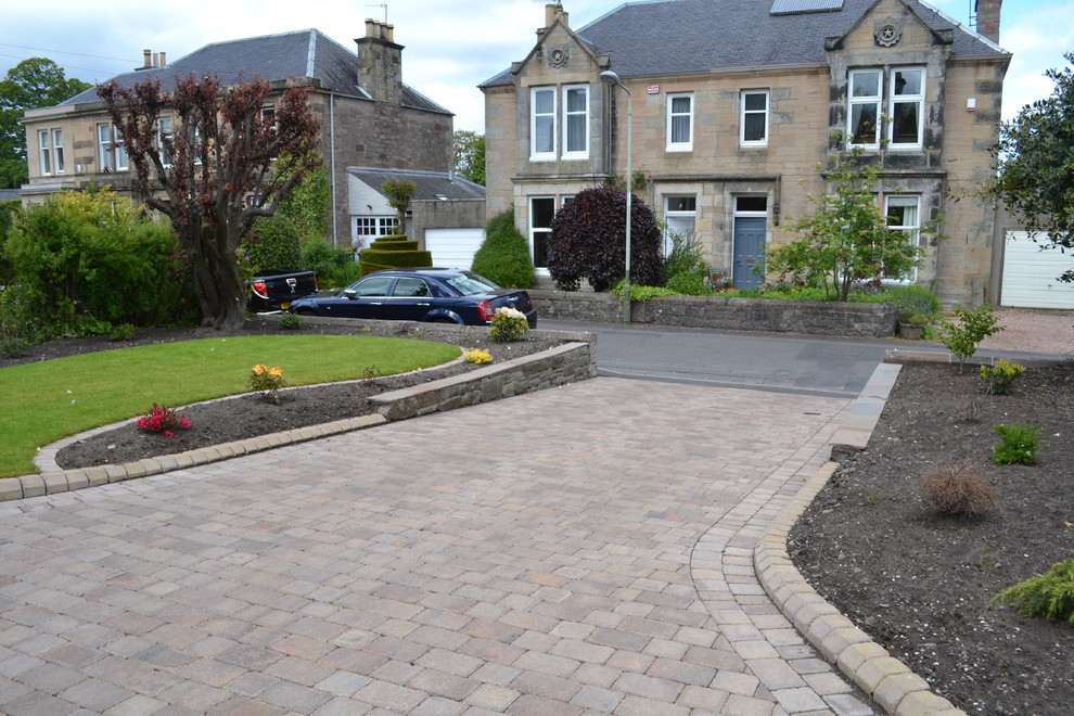 Tegula Harvest block driveway with tegula kerb edgings - Klassisch ...
