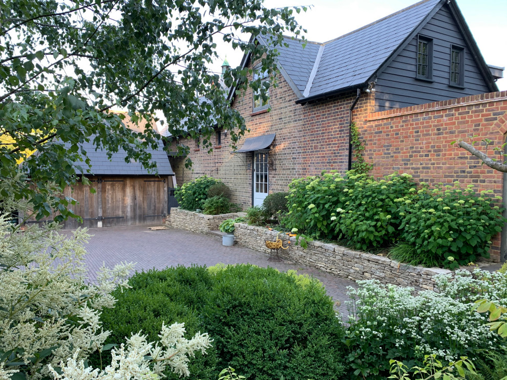 The Old Stables - Craftsman - Landscape - Surrey - by We Love Plants ...