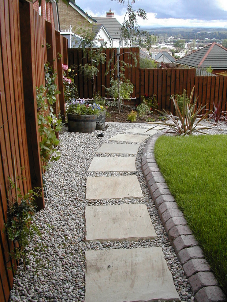 Thistlethwaite stepping stone path with beach pebbles and tegula kerb ...