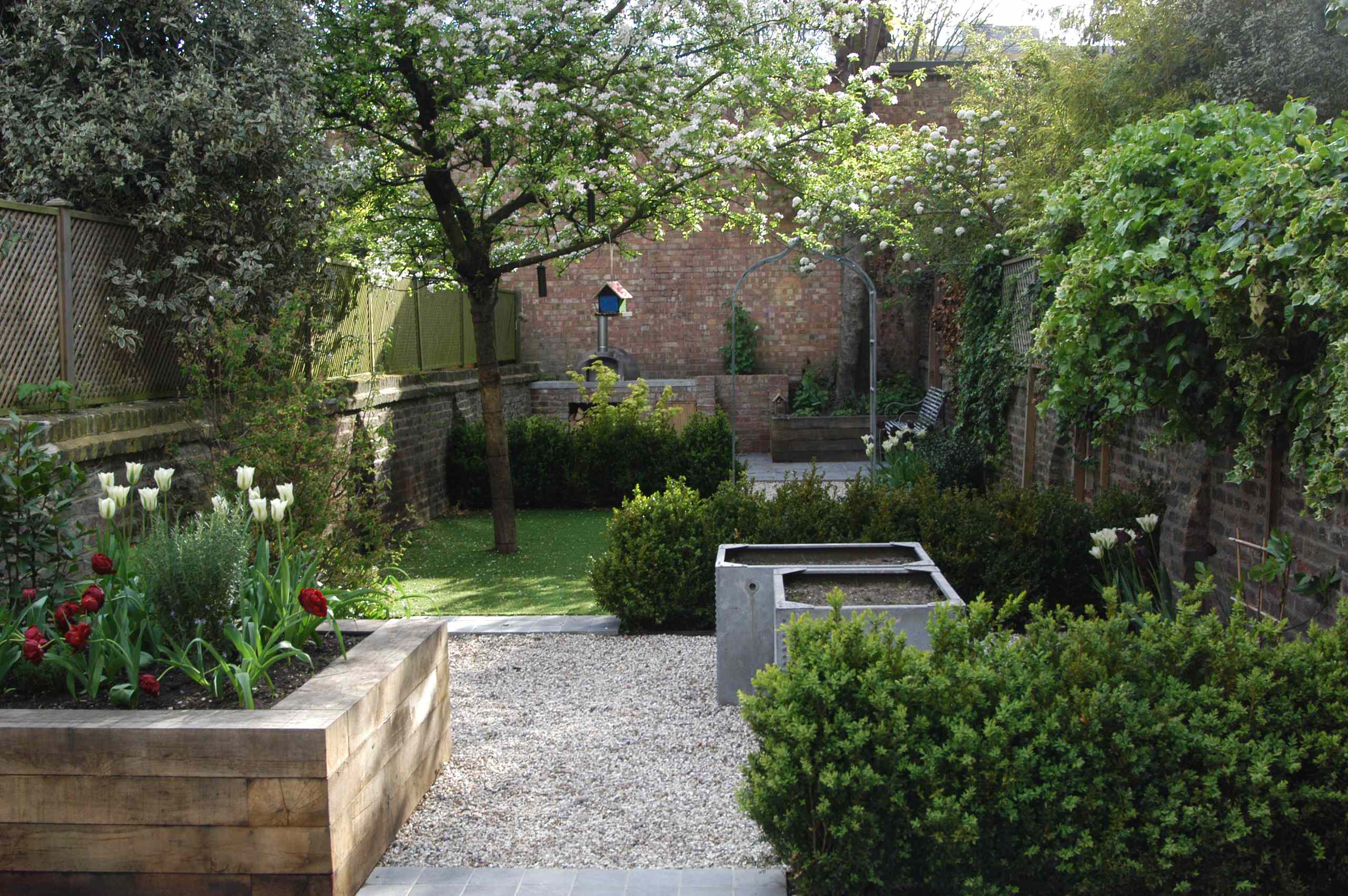22 Gardens Beautifully Enhanced by Trees | Houzz UK