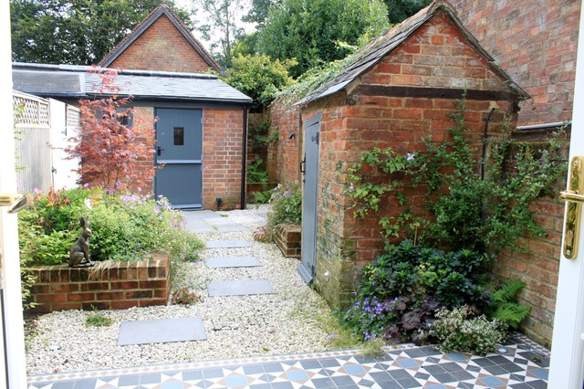 Victorian Terrace Garden: Winslow, Bucks. - Victorian - Garden - London ...