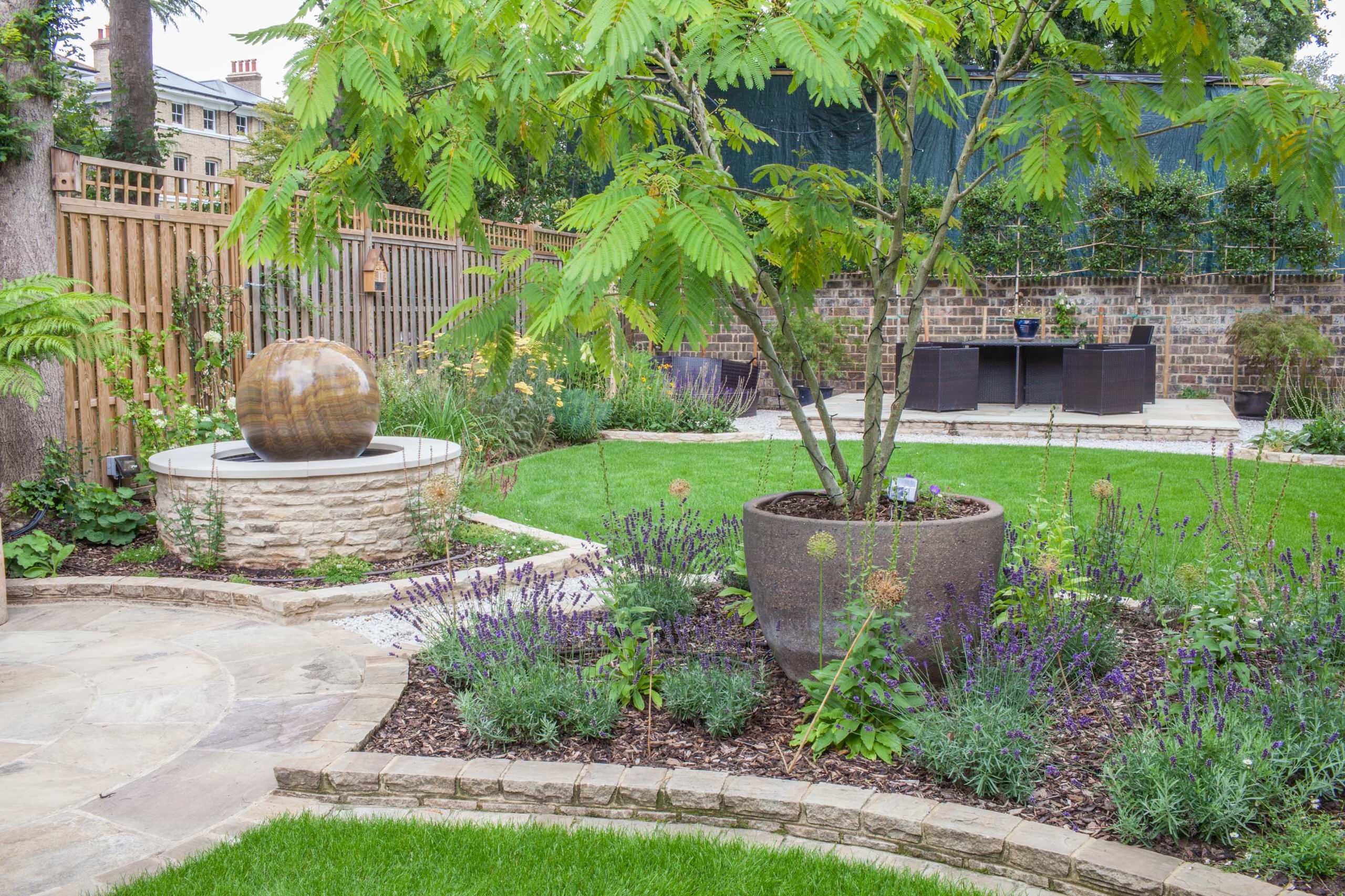 How to Join Two Gardens to Create One Seamless, Leafy Space | Houzz UK