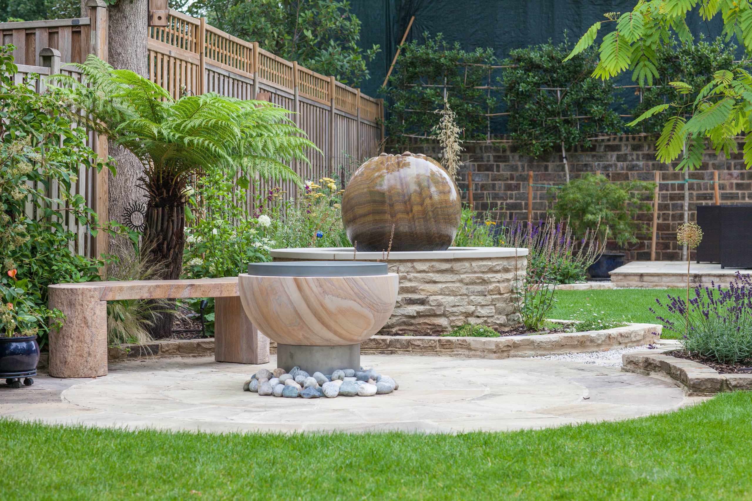How to Join Two Gardens to Create One Seamless, Leafy Space | Houzz UK