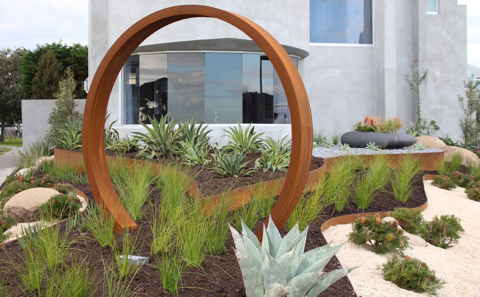 Williamstown coastal garden - Modern - Landscape - Melbourne - by Robyn ...