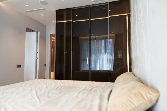 raumplus в интерьере квартиры ЖК Кленовый Dom - Contemporary - Wardrobe ...