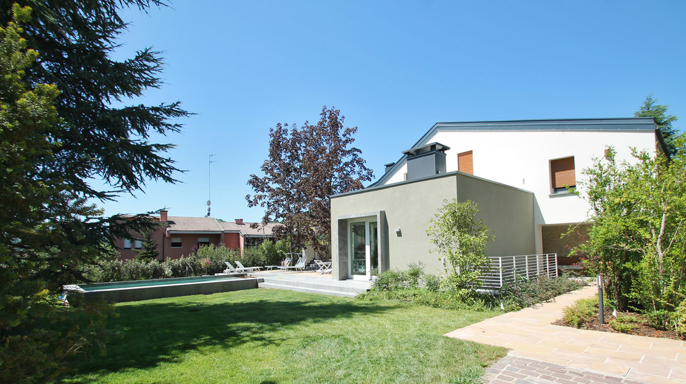 Ampliamento, restyling con piscina di una villa sulle colline bolognesi ...
