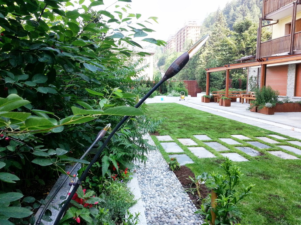 Giardino pensile in un borgo di montagna in Piemonte - Contemporary ...
