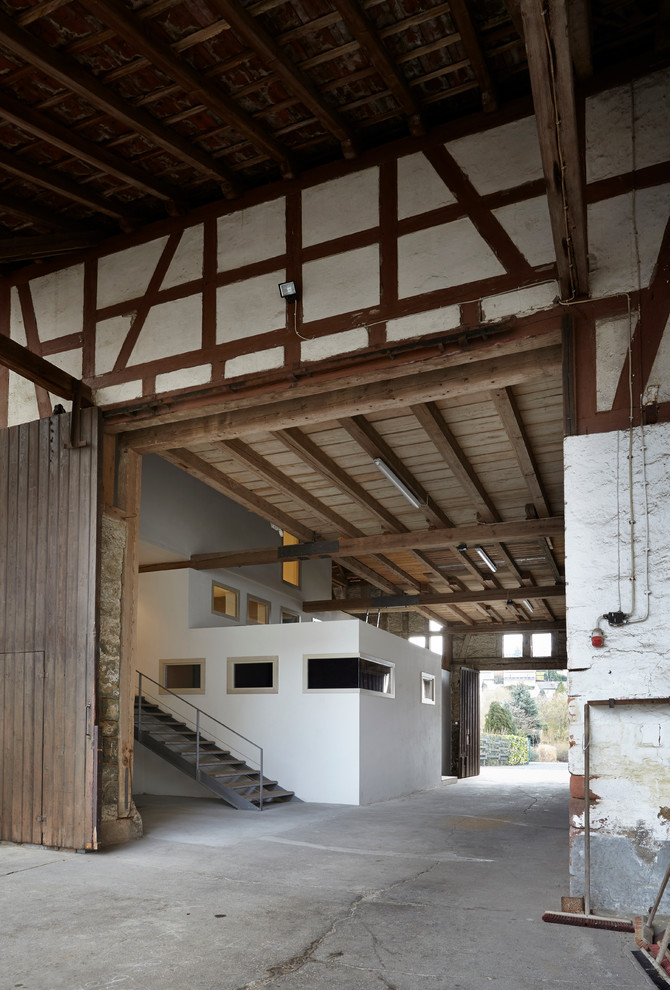Haus im Haus_Umbau einer Scheune zu Wohnraum - Contemporary - Exterior ...