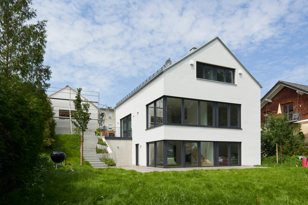 Wohnhaus am Hang - Contemporary - Exterior - Munich - by pur ...