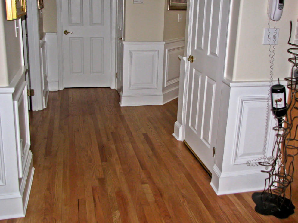 Arbor Field Manor Raised Panel Wainscoting - Klassisch - Flur - New ...